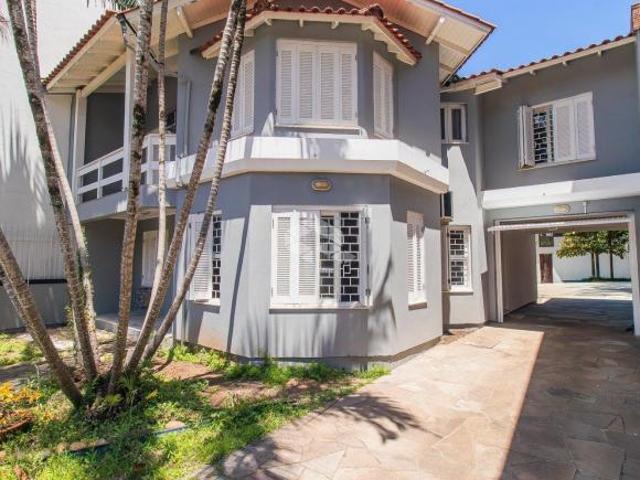 Residência imponente no bairro Chácara das Pedras conforto, elegância e versatilidade em cada deta