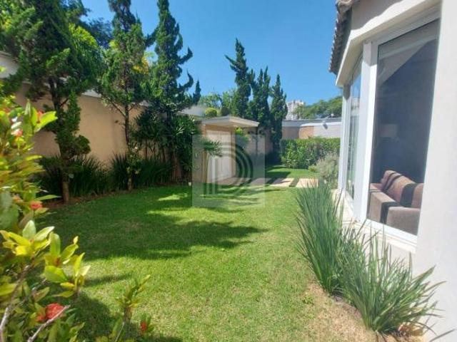Residencia linda 4 suítes com closet, amplo living, 8 vagas