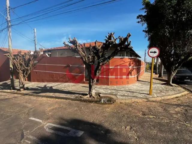 Residência para Venda ou Locação com 3 suítes, edícula e 5 garagens, no Jardim Europa, Bauru SP