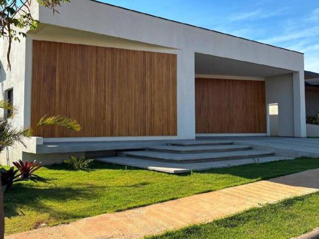 Residência suspensa. Vista definitiva. Arquitetura que antecipa o futuro