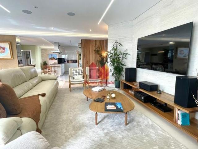Residência suspensa: 222m², 4 dormitórios e 2 vaga