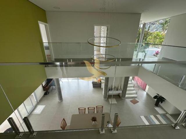 Residência sofisticada com 4 suítes, piscina e pé direito duplo em Itatiba/Jundi