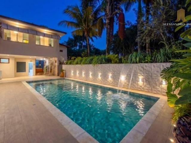 Residência térrea com lazer contemporâneo no Lago Norte