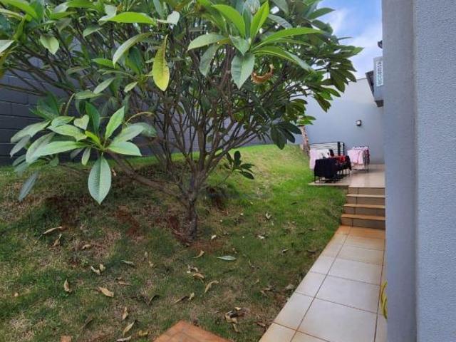 RESIDENCIA TÉRREA CONDOMINIO PETIT VILLE