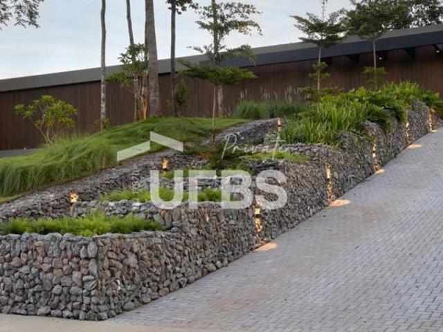 Residência Térrea Exclusiva com Vista para a Mata no Reserva das Aroeiras — Sofisticação, Tecnologi