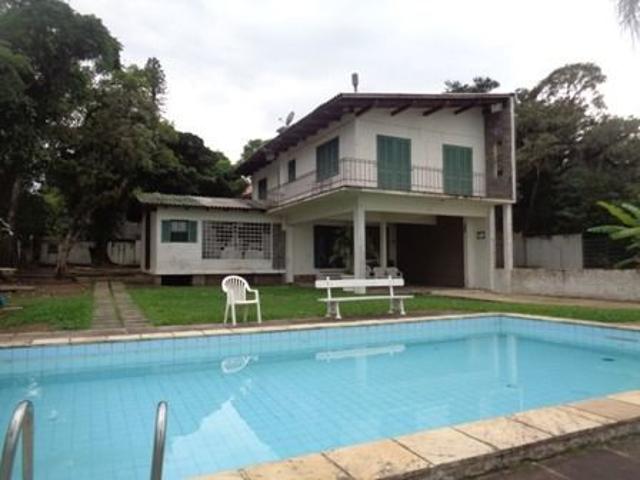 Residência 4 dormitórios com Vista para o Guaíba e Praia Privativa