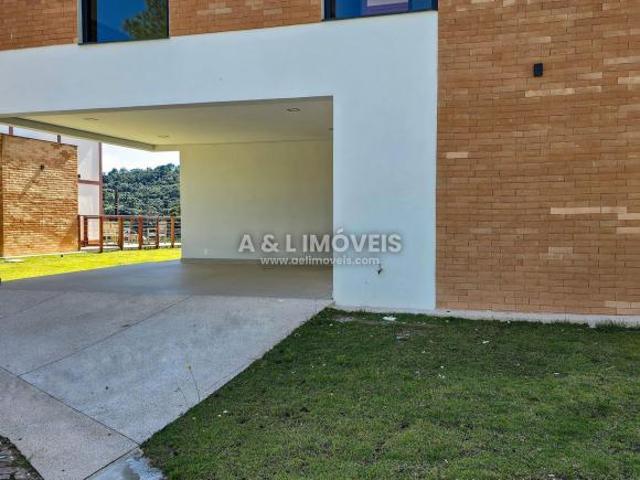 Casa em Campos do Jordão | Beverly Hills, 254 m², 4 Suítes