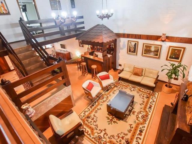 Residência 5 quartos e 385m² e 10 vagas no bairro Ahú Curitiba PR