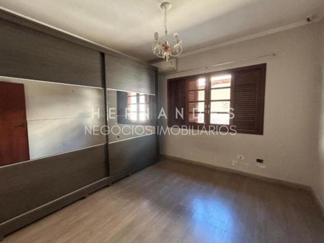 Residencial 9 em Alphaville: 3 quartos, 1 suíte, 1 sala, 2 banheiros, 4 vagas de garagem, 240m² em A