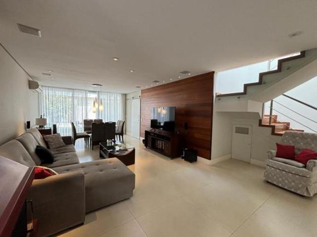 Residencial 9/Alphaville: Casa 4 dorme sendo 4 suites, 5 vagas, 360m2 Vini: 11 96415 0603
