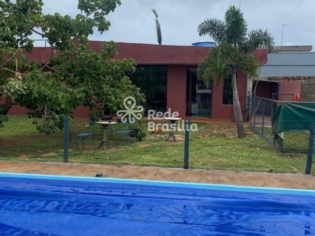 Residencial Vale das Palmeiras Casa à venda, térrea com 1 quarto, piscina e lote amplo, Jardim Bot