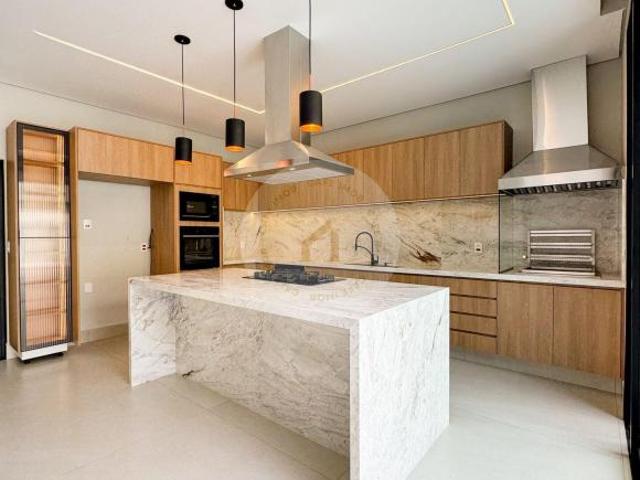Residencial Villa Lobos Casa nova em terreno de 450 m², projeto contemporâneo e acabamento impecáv