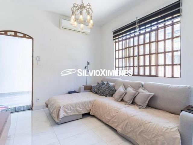 Residencial › Casa no Santa Efigênia com 300,00 M², 5 quartos e 3 vagas para Venda