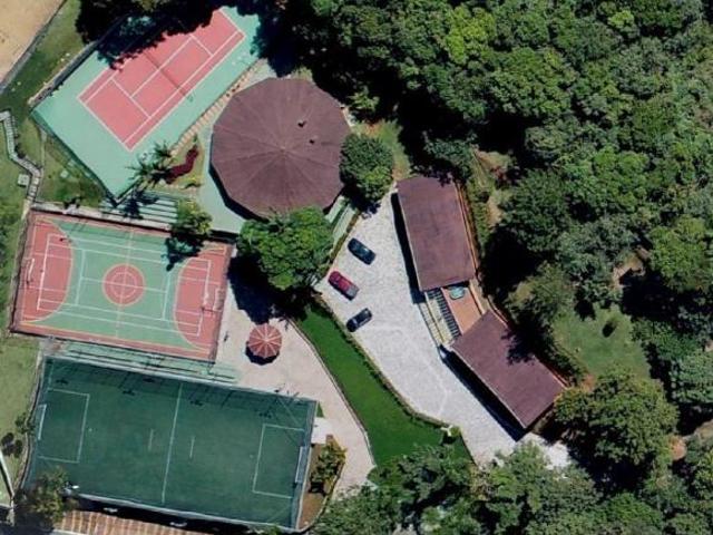 Residencial com lazer para a família. São 3 quartos sendo um suíte, 4 vagas
