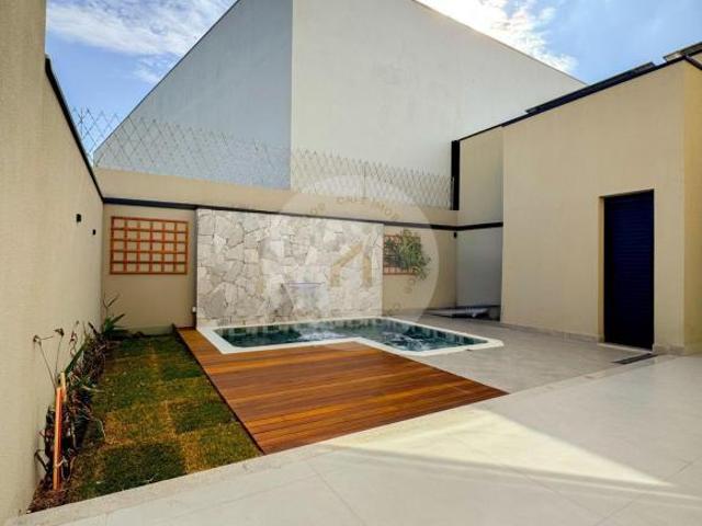 Residencial Jardim dos Lírios Sobrado com 4 suítes, piscina e muito espaço para sua família