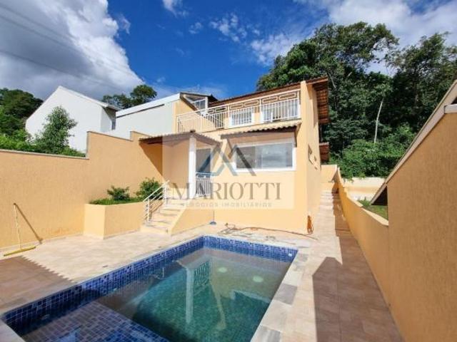 Residencial Mirante da Mantiqueira Casa com 3 dormitórios, sendo 1 suíte, com piscina, localizada