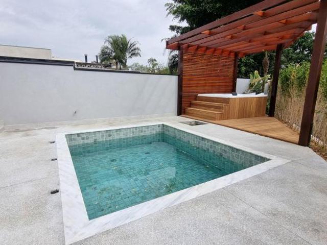 Residencial Phytus, 245m², piscina, 4 dormitórios, sendo 3 Suítes, 2 vaga