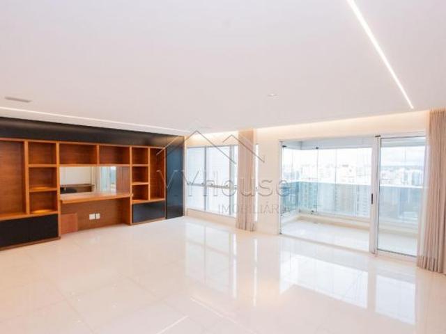Residencial Sagitarius 280m² 4 suítes Andar alto Quadra 206
