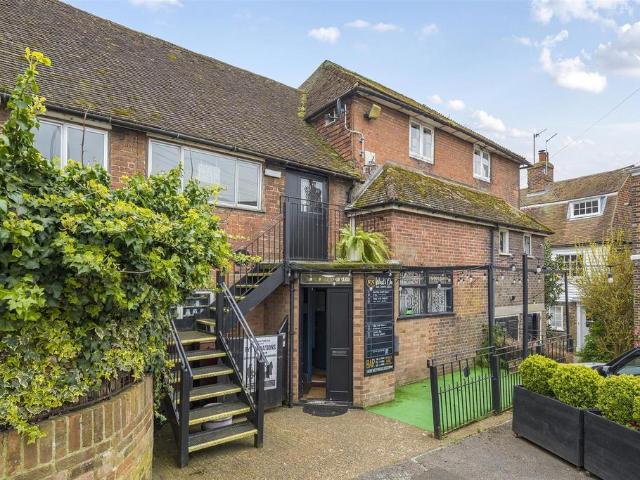 6 bedroom flat for sale