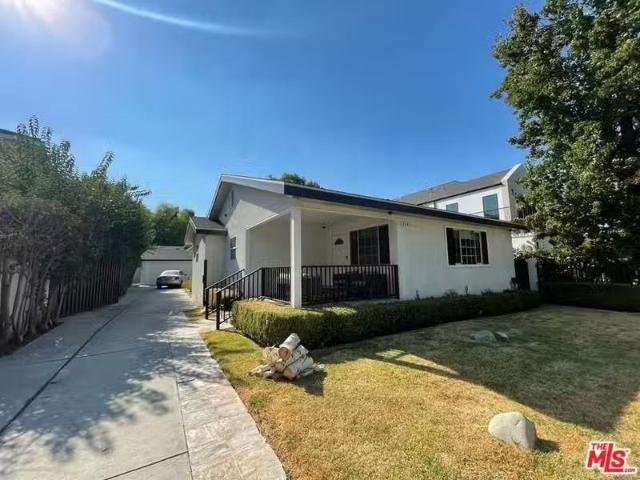 Residential Lease, Traditional Sherman Oaks, CA 4643 Saloma.