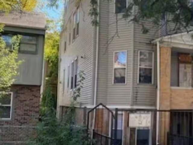 Residential Lease Chicago, IL 2841 W partens Ave #2