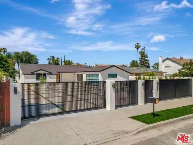 Residential Lease, Contemporary Encino, CA 18053 Erwin St