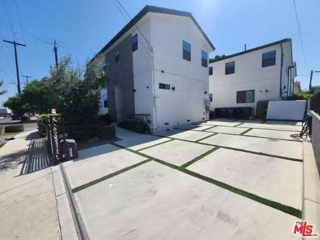 Residential Lease, Contemporary North Hollywood, CA 6901 Hi.