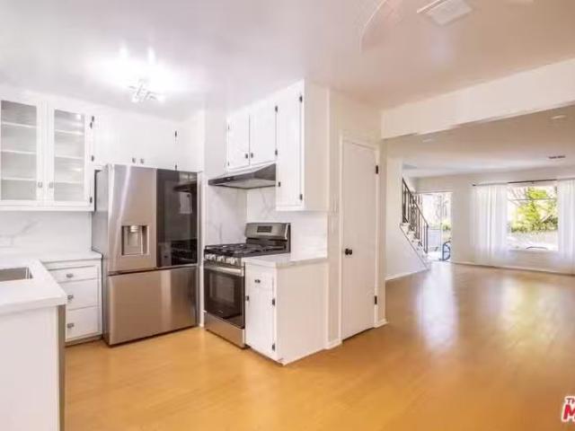 Residential Lease, Contemporary Santa Monica, CA 1241 17th.