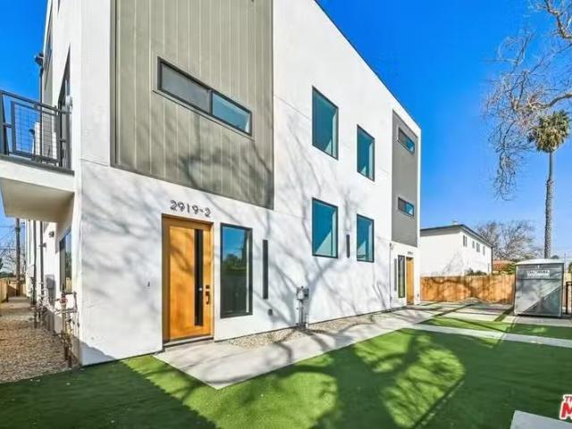 Residential Lease, Modern Los Angeles, CA 2921 S Burnside A.