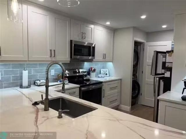 Residential Rental, Condo Deerfield Beach, FL 1523 E Hillsb.