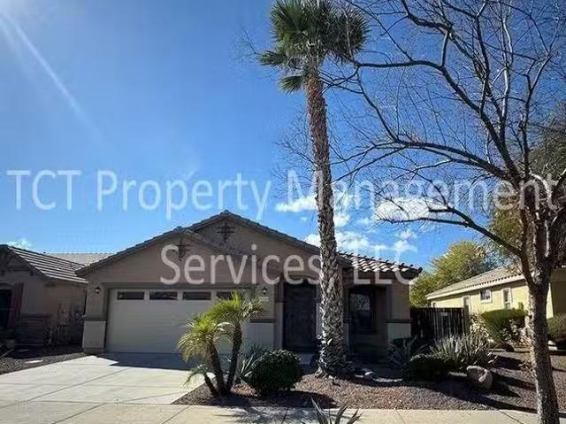 Resort style backyard in the community of Desert Oasis of Surp.