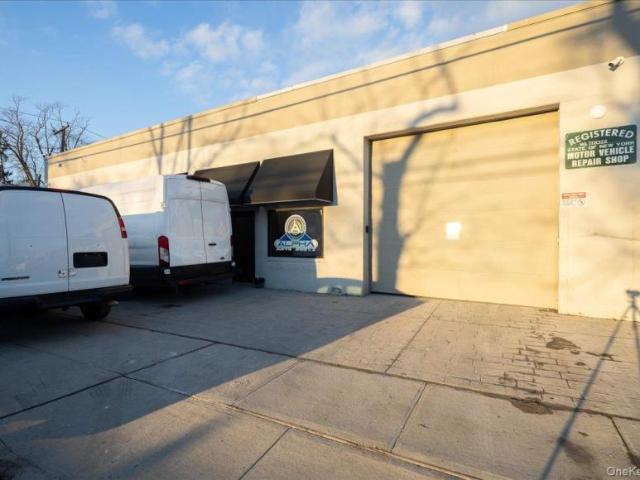 retail Freeport NY ES101253841