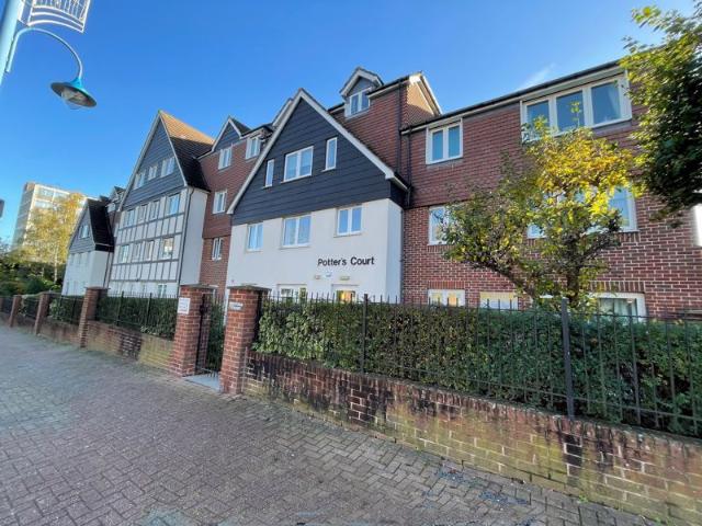 Retirement Apartment. Potters Court, Darkes Lane, Potters Bar EN6, 1 bed property to rent, £1,400 pcm | PrimeLocation