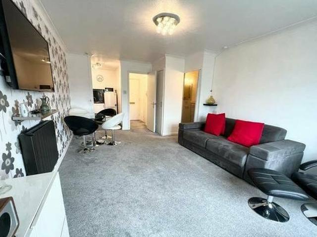 Retirement property for rent in Homesdale Road Bromley London BR2
