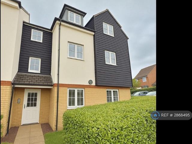 Retreat Way, Chigwell, IG7 2 bed flat to rent £1,650 pcm £381 pw