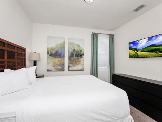 Reunion Luxury Private Bed & Bath | Near Disney | Private TV, Desk, Chair, Mini Fridge | Easy I 4 Access