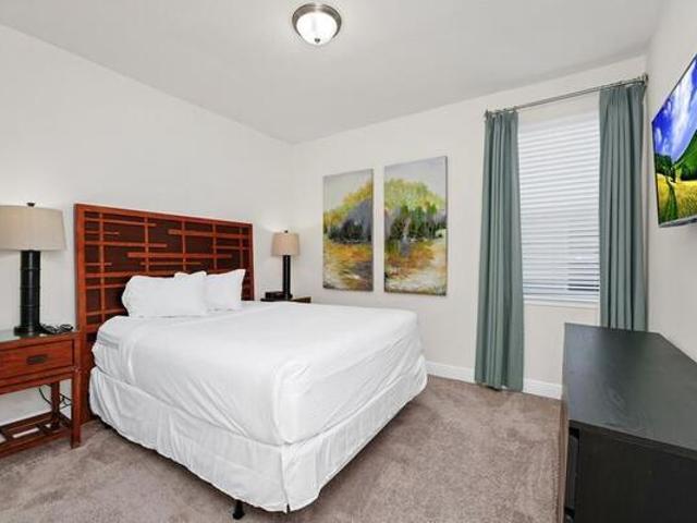 Reunion Luxury Private Bed & Bath | Near Disney | Private TV, Desk, Chair, Mini Fridge | Easy I 4 Access