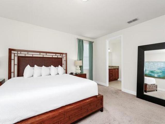 Reunion Luxury Private Bed & Bath | Near Disney | Private TV, Desk, Chair, Mini Fridge | Easy I 4 Access