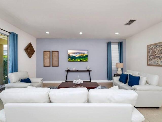 Reunion Luxury Private Bed & Bath | Near Disney |