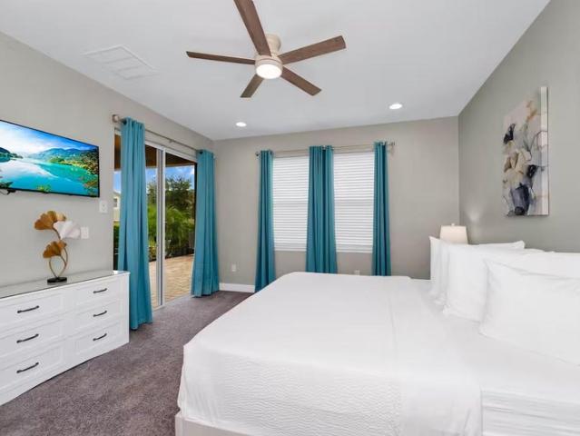 Reunion Private Bed & Bath + TV + Mini Fridge