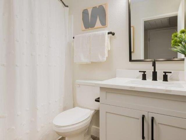 Reveal 2 Bedroom Apartment for Rent at 17617 N 9th St, Phoenix, AZ 85022