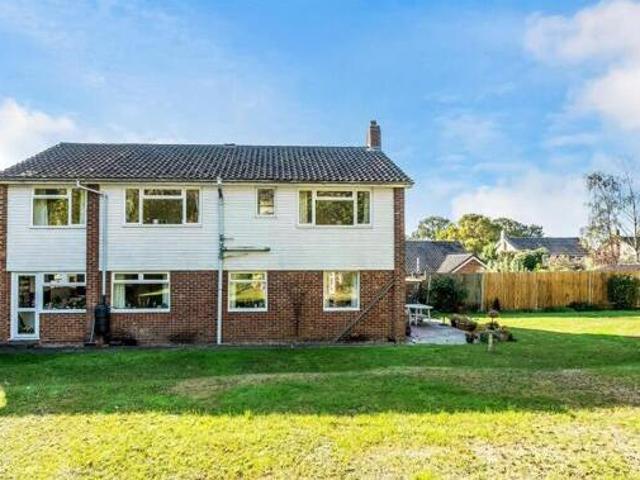 Revell Drive, Fetcham, 5 Bedroom Detached