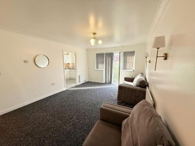 Review Road, Dagenham RM10 2 bed apartment to rent £1,650 pcm £381 pw