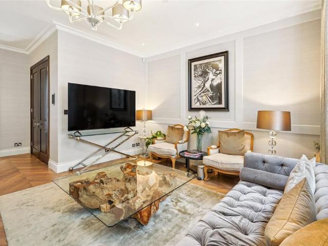 Rex Place, Mayfair, London 3 bed mews to rent £26,433 pcm £6,100 pw