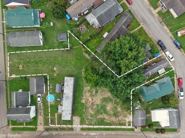 Rexford St, Sistersville, WV 26175