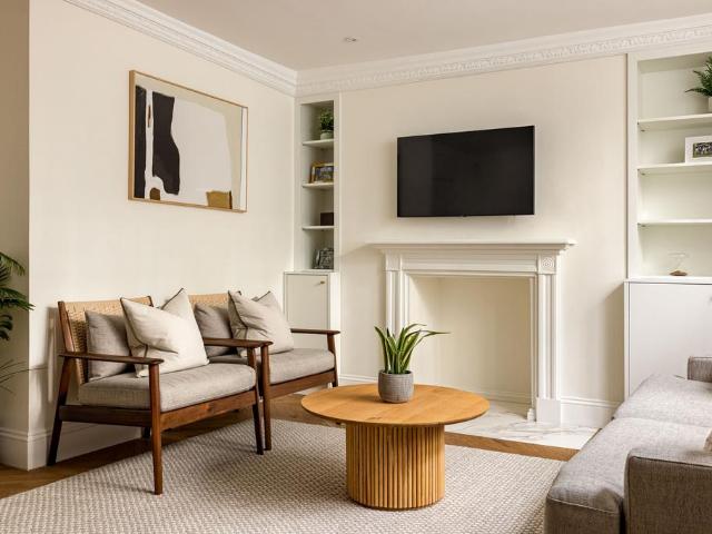 Reya Road, London SW1A 2 bed flat to rent £8,667 pcm £2,000 pw