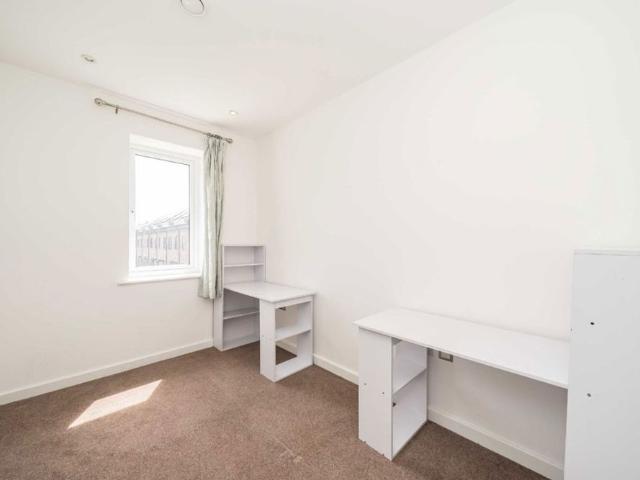 Reynard Way, TW8, London