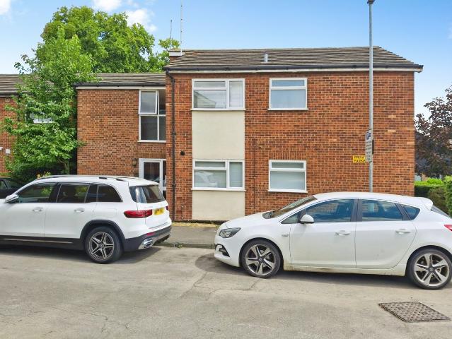Reynards Court, Chelmsford CM2, 2 bed flat to rent, £1,275 pcm | PrimeLocation
