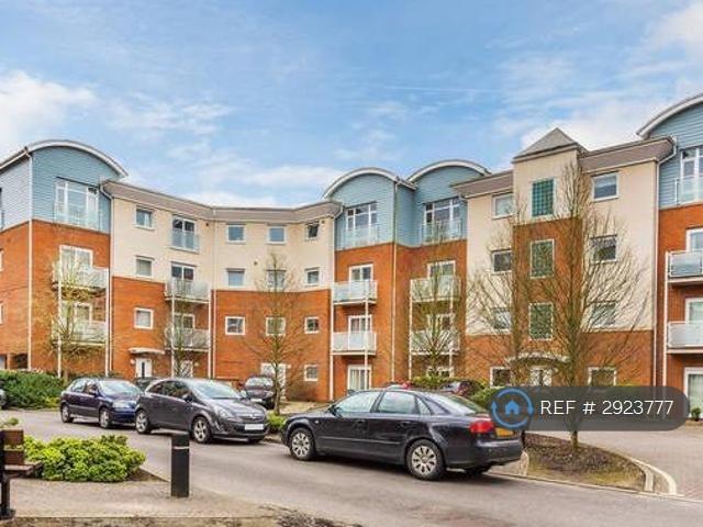 Reynolds Avenue, Redhill, RH1 2 bed flat to rent £1,975 pcm £456 pw