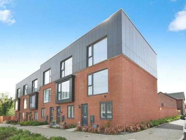 Rhodfa Ieuan, Capel Llanilltern, 4 Bedroom Town